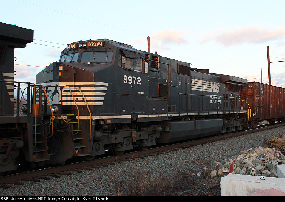 NS C40-9W #8972 on 17G